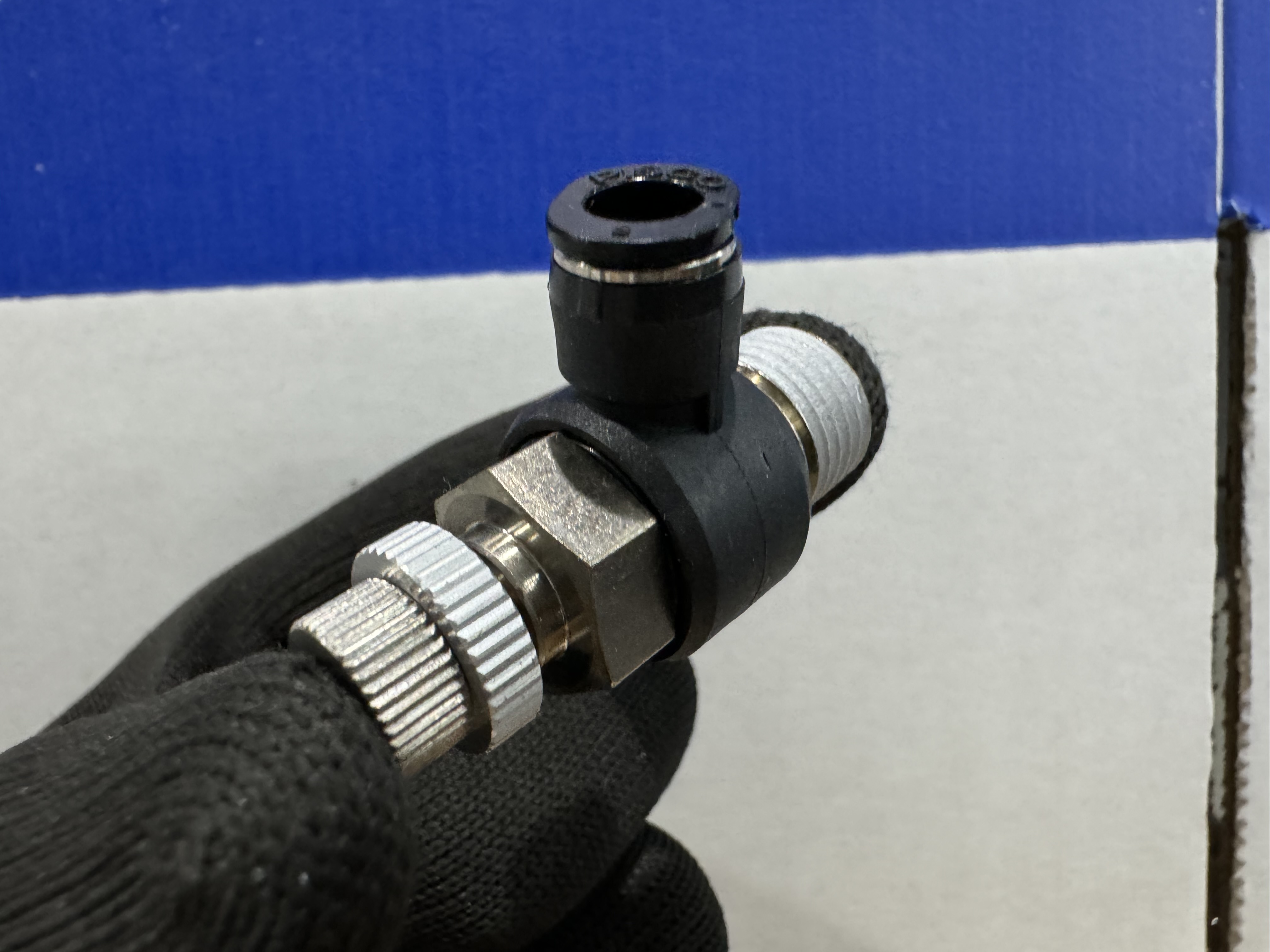 Van Tiết Lưu Khí Nén Cong 90° OD 6mm Ren Ngoài R1/4 Pisco JSC6-02A | Mecsu.vn