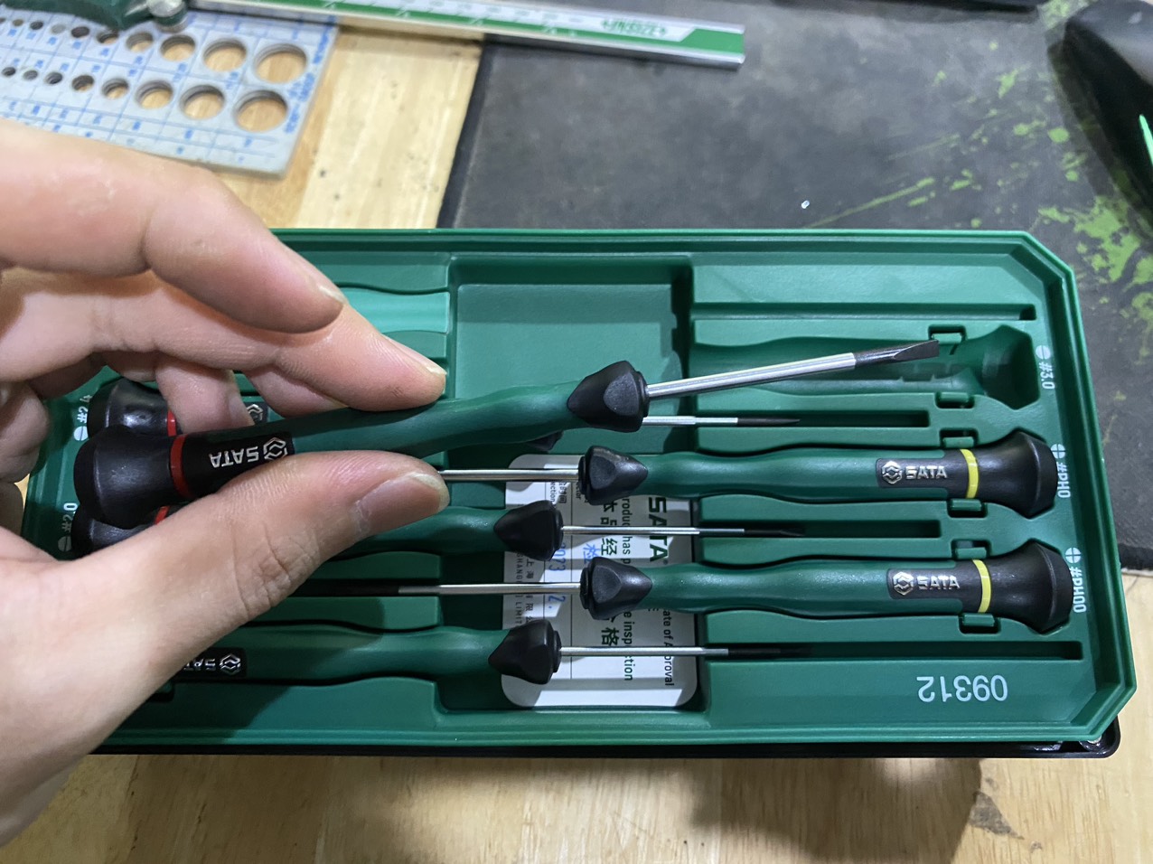 Bộ Tua Vít ChíNh Xác Đầu Dẹp Và Bake 6 Chi Tiết SATA 09312 | Mecsu.vn