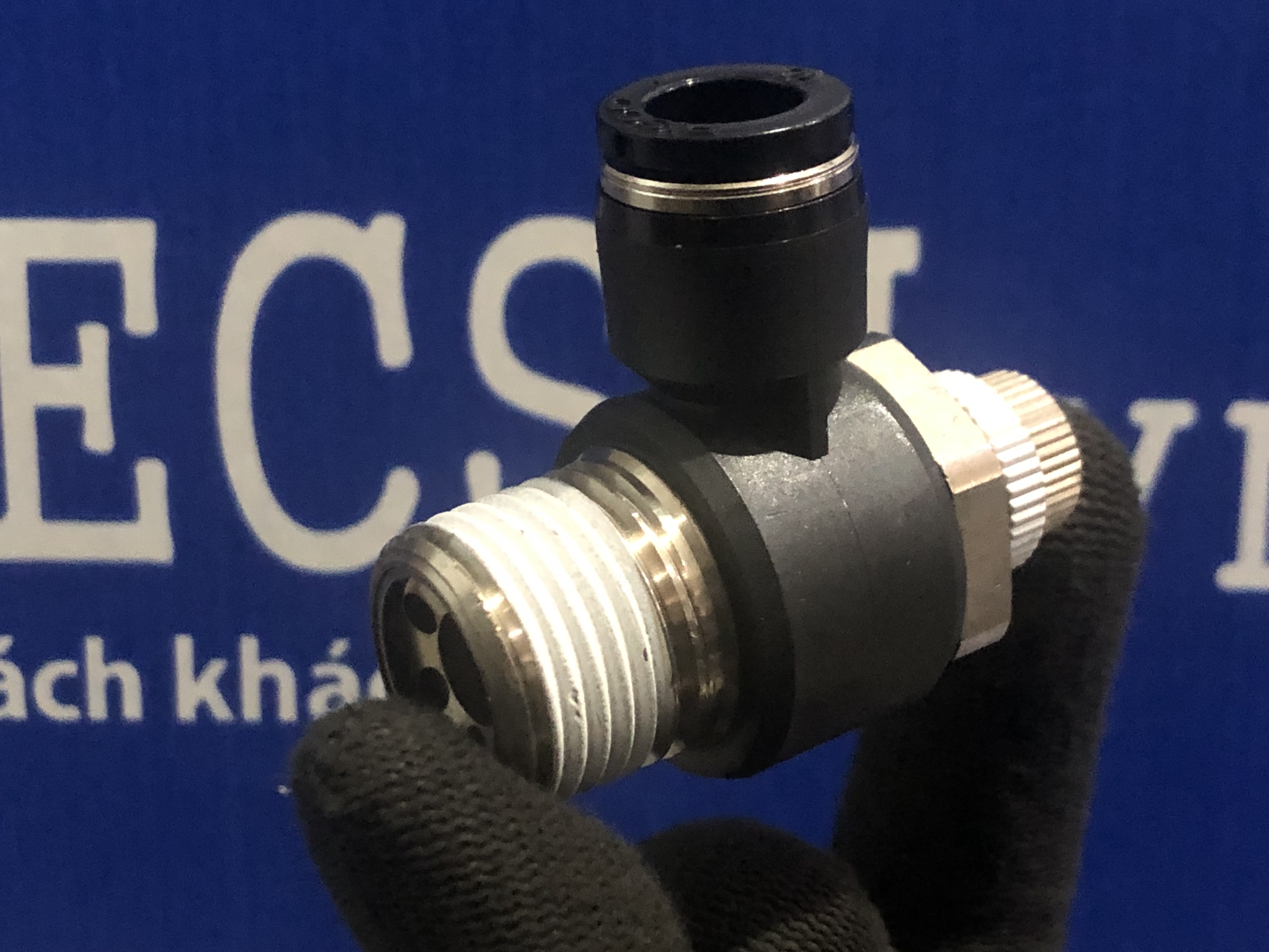 Van Tiết Lưu Khí Nén Cong 90° OD 10mm Ren Ngoài R1/2 Pisco JSC10-04A | Mecsu.vn