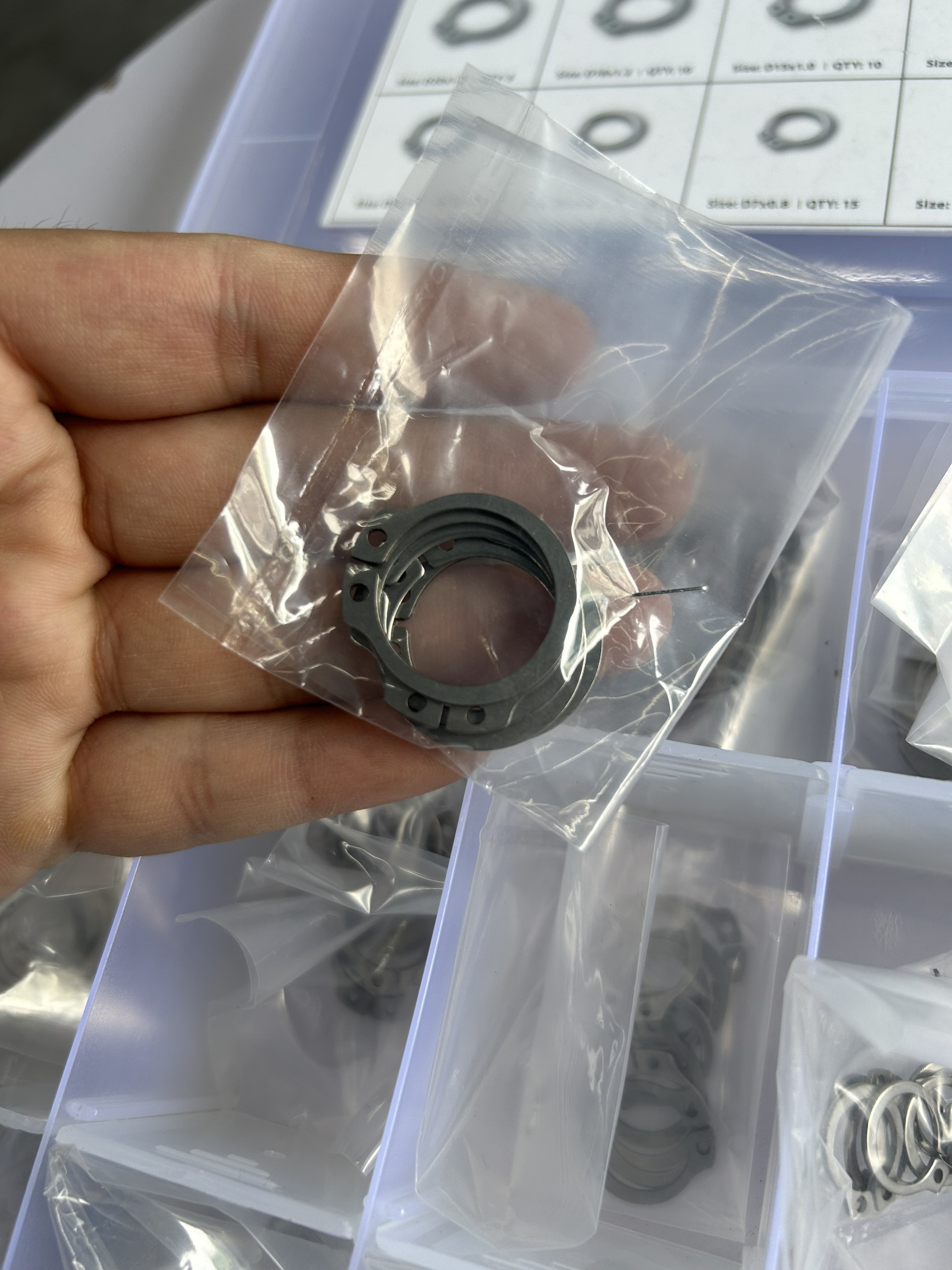 Hộp Vòng Phe Gài Trục Inox 420 DIN471 180 Chi Tiết 18 Size Từ D4-D35 ...