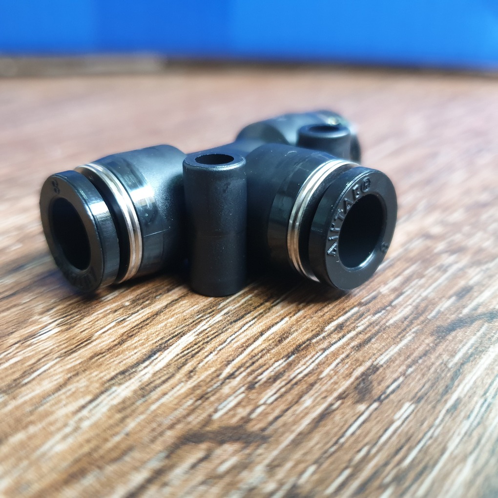 Đầu Nối Khí Ngã 3 OD8 mm Đen Airtac PE8D | Mecsu.vn