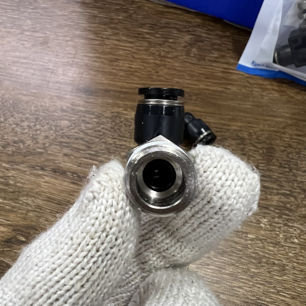 Đầu Nối Khí Cong Ren Ngoài Phi 8 mm - PT3/8 Đen Airtac PL803D | Mecsu.vn