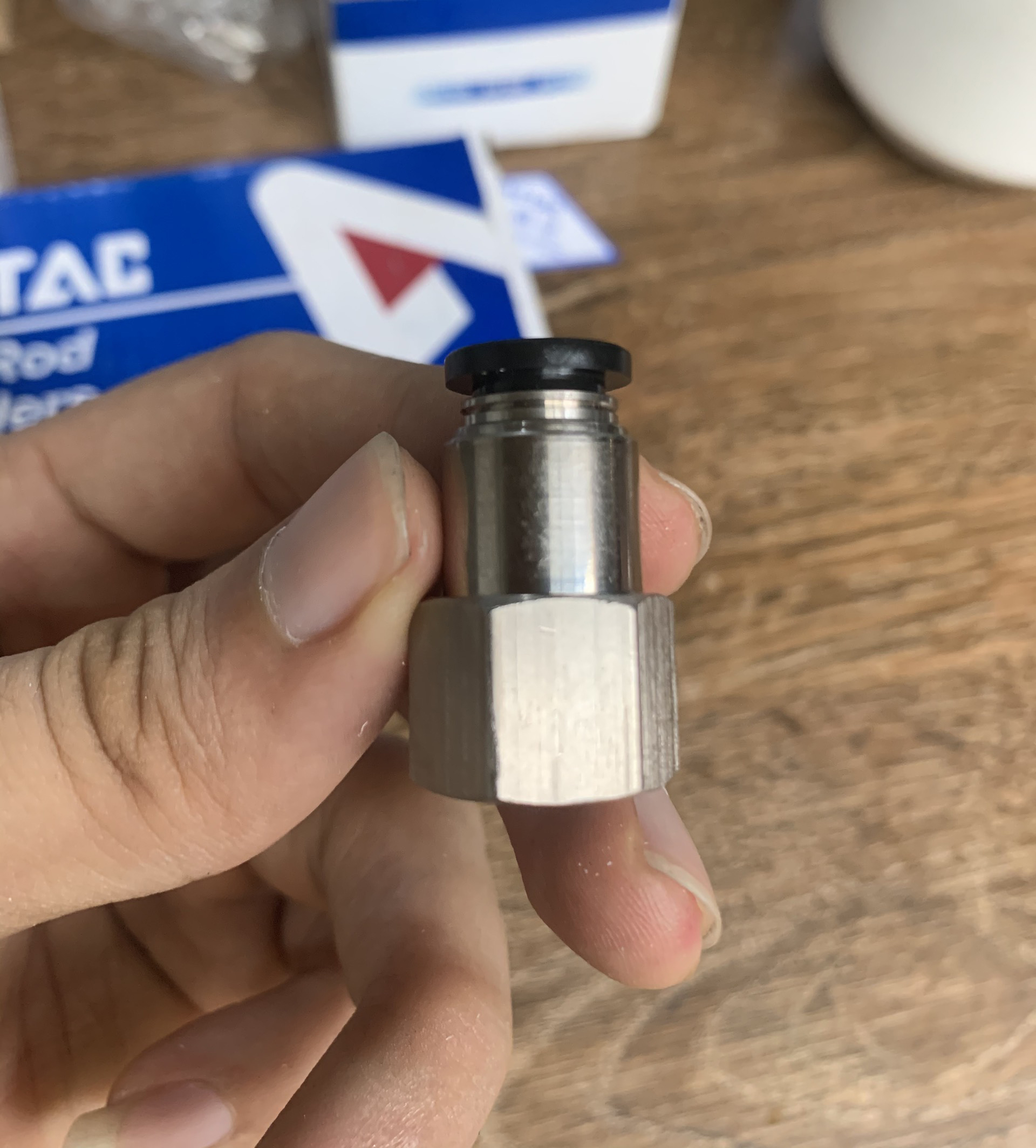 Đầu Nối Khí Thẳng Ren Trong OD8 mm - PT3/8 Đen Airtac PCF803D | Mecsu.vn