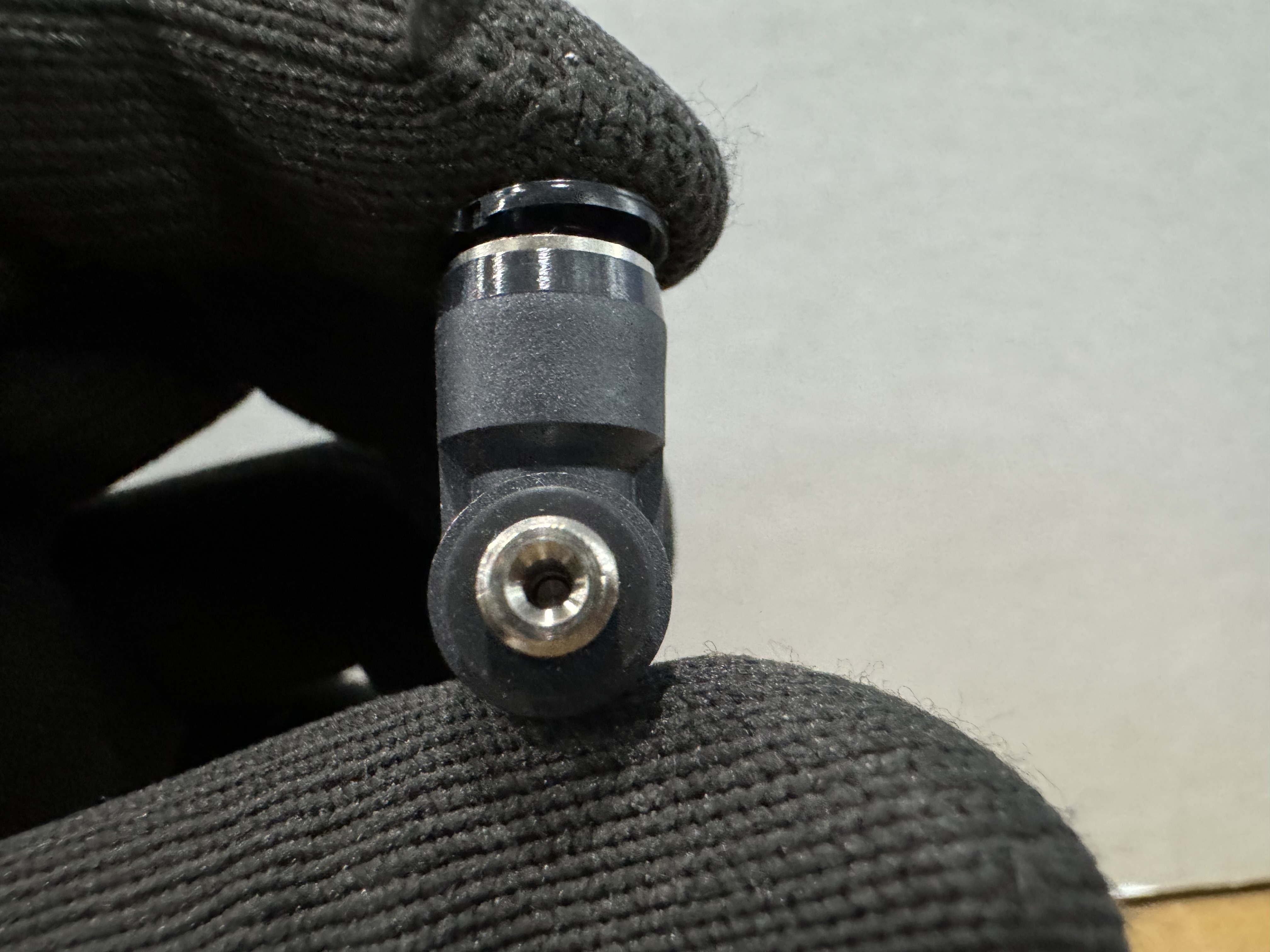 Van Tiết Lưu Khí Nén Cong 90° OD 6mm Ren Ngoài M5 Pisco JSC6-M5A | Mecsu.vn